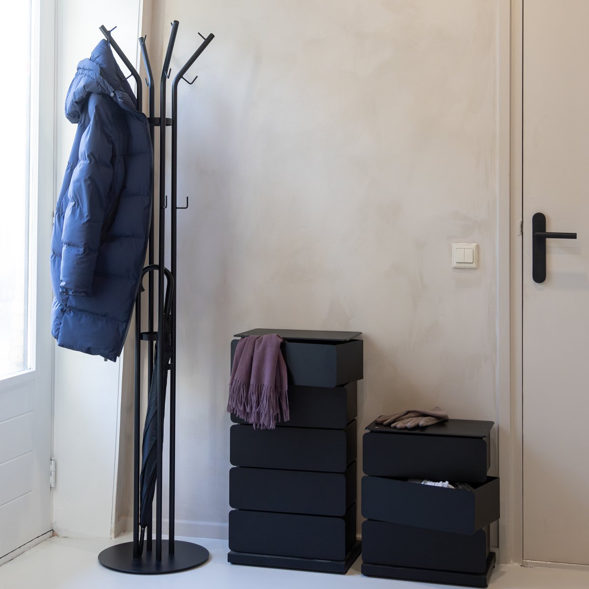 Technic - Stumtjener i sort metal - Stumtjenere og tøjstativer - 3-Nordic